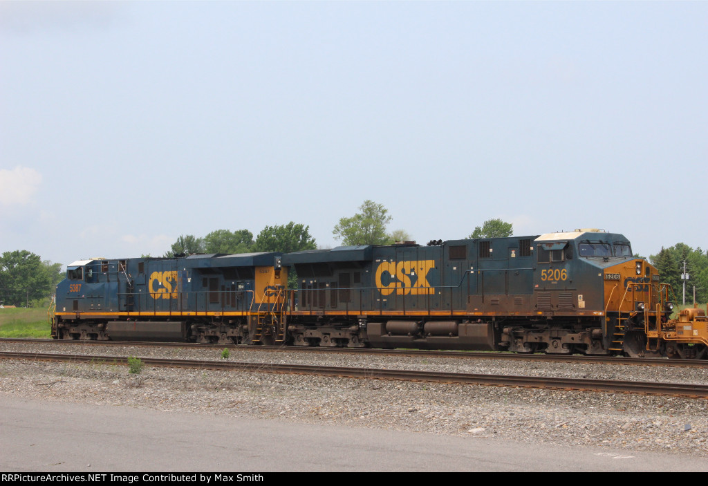 CSXT 5387 and CSXT 5206